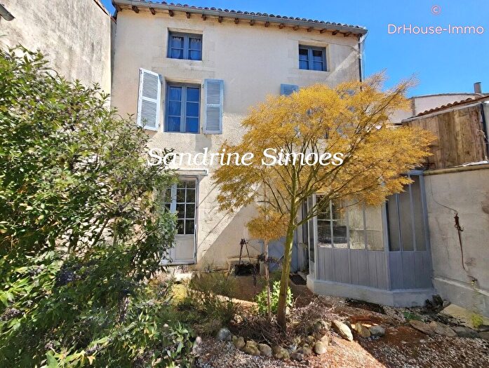 Maison 5 pièces à Montmorillon, à vendre