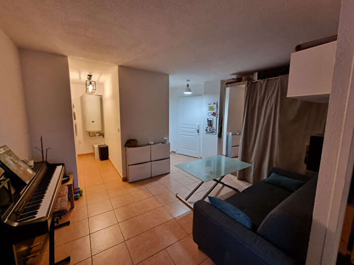 Appartement à louer - Saint-Martin-du-Var - 2 pièces - 1 chambre