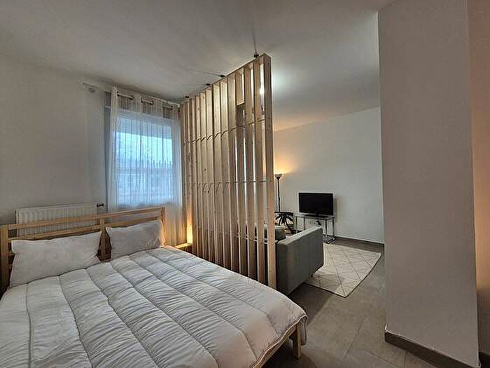 Appartement à louer - Moulin à Vent-Ernest Renan, Vénissieux - 1 pièce