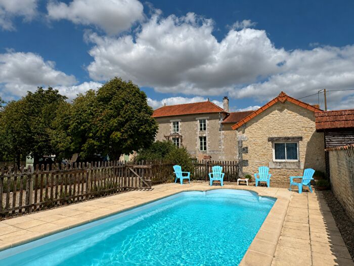 Vendeuvre-du-Poitou : Maison 6 pièces à vendre