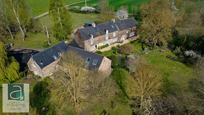 Maison à vendre - Miniac-Morvan - 12 pièces - 6 chambres