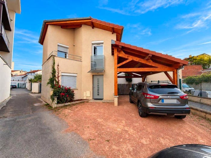 Centre Ville, Le Coteau : Maison 5 pièces à louer