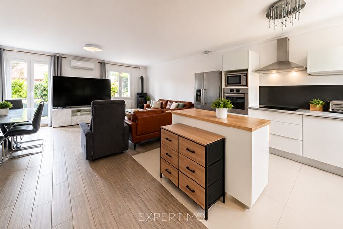 Maison 6 pièces à Émerainville, à vendre