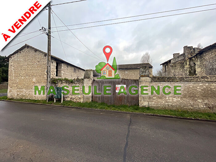 Maison à vendre - Faye-la-Vineuse - 6 pièces - 4 chambres