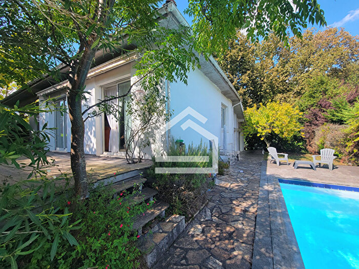 Maison à vendre - Mérignac - 6 pièces - 4 chambres