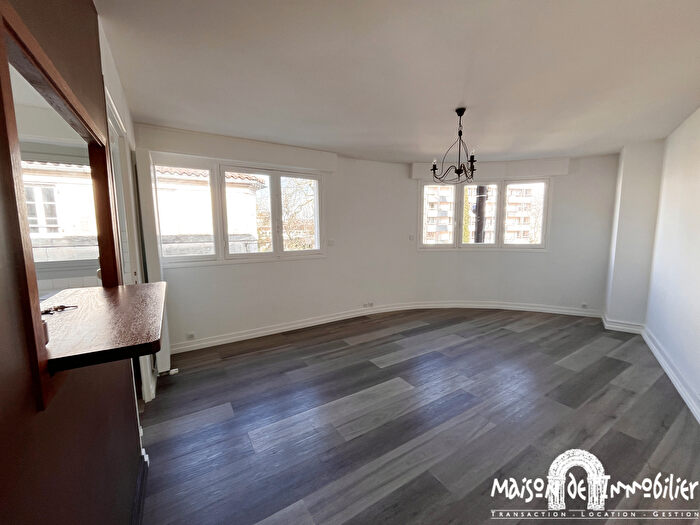 Appartement à louer - Cognac, Centre-ville, Gare - 3 pièces - 2 chambres