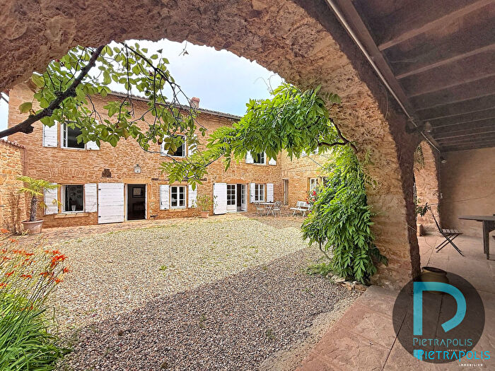 Maison 8 pièces à Ville-sur-Jarnioux, à vendre