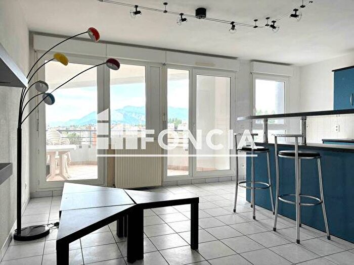 Appartement à louer - Centre Ville Ouest, Voiron - 2 pièces - 1 chambre