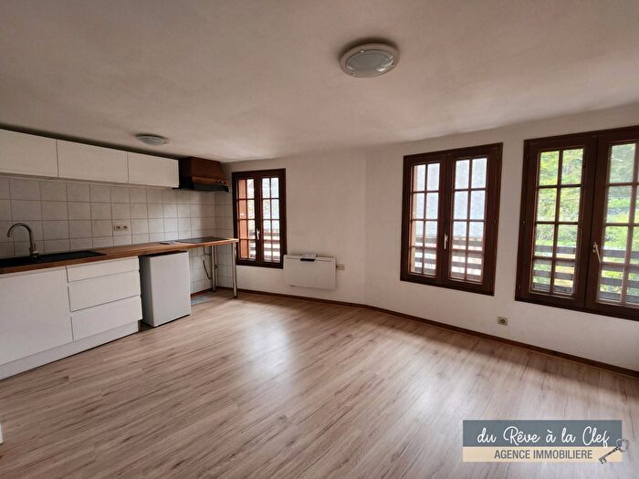 Appartement à louer - Plateaux Ouest et Est-Malouve-Porte dOr, Bernay - 3 pièces - 2 chambres