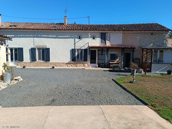 Maison 7 pièces à Chef-Boutonne, à vendre