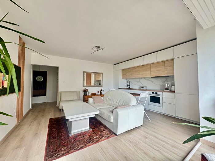 Appartement à vendre - Saint-Maurice, Gravelle, Hôpital - 4 pièces - 3 chambres