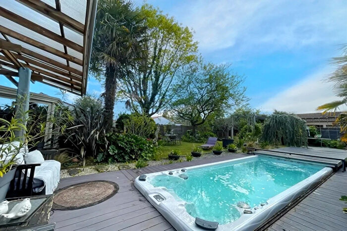 Maison à vendre - La Chevrolière - 8 pièces - 6 chambres