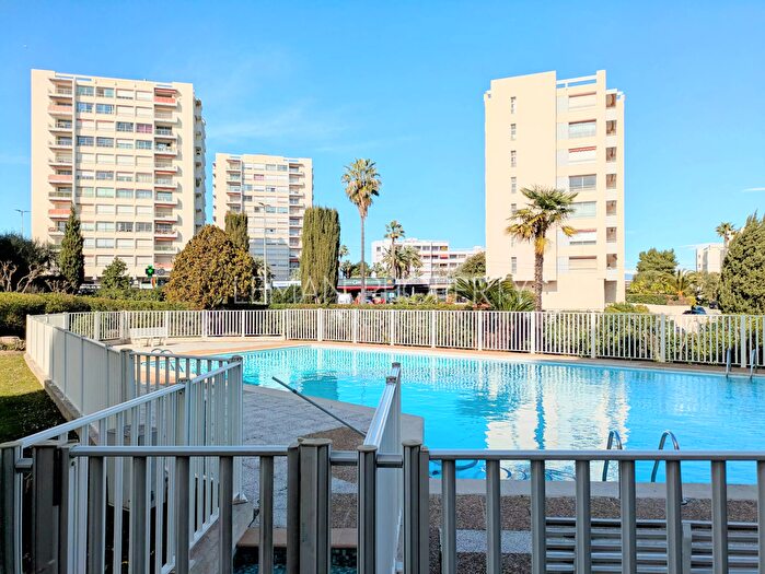 Appartement à vendre - Antibes, Antibes-les-Pins, Trianon, Le Fournel, Peyregoue - 2 pièces - 1 chambre