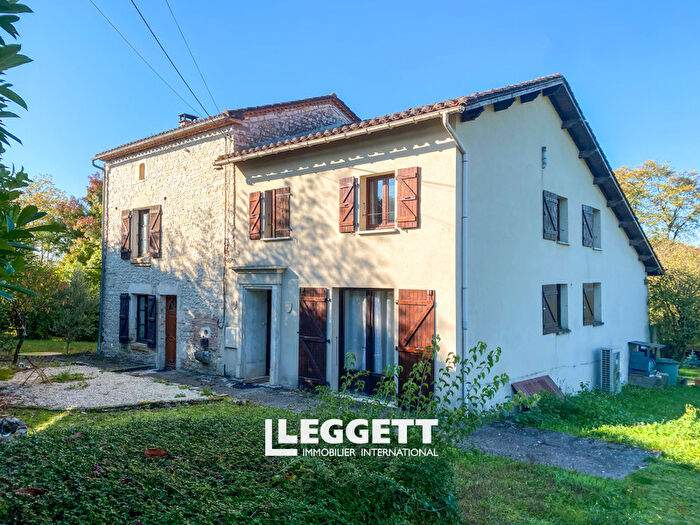 Maison à vendre - Saint-Amant-de-Bonnieure - 6 pièces - 5 chambres