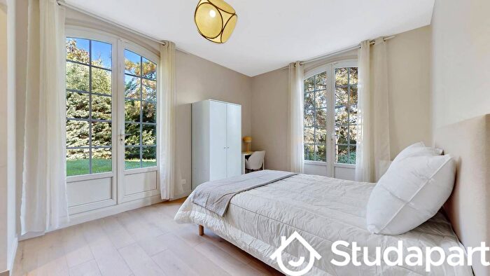 Appartement à louer - Le-Perollier, Écully - 1 pièce - 5 chambres