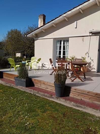 Maison à vendre - Barbezieux-Saint-Hilaire - 8 pièces - 6 chambres