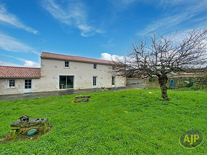 Maison 6 pièces à vendre à Les Magnils-Reigniers