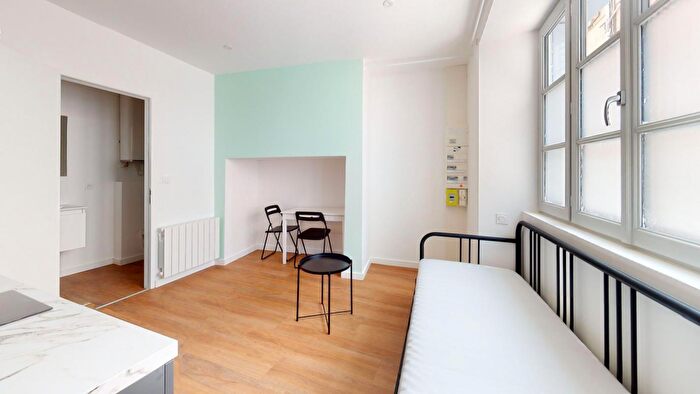 Appartement à louer - Rodez, Centre historique, Vieux-Rodez - 1 pièce