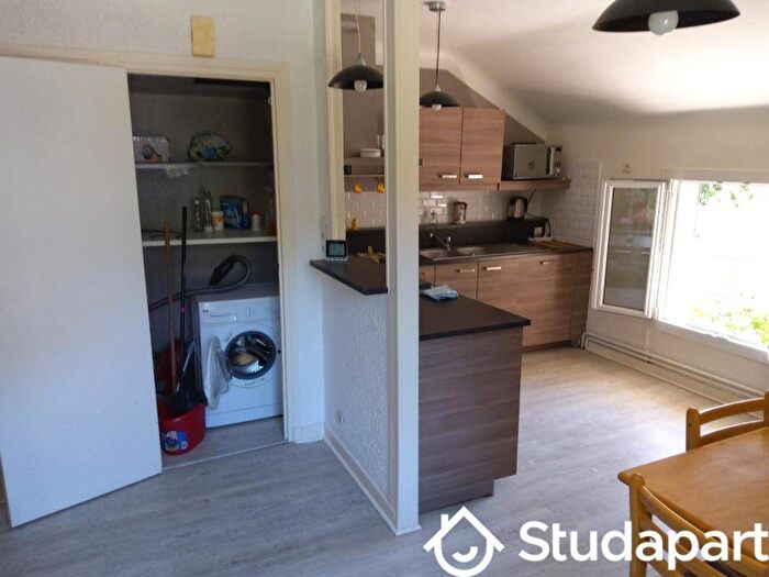 Appartement à louer - Curie-Rolland, Fontaine - 1 pièce - 2 chambres