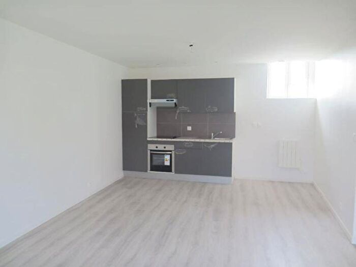 Centre-Loire, Saint-Just-Saint-Rambert : Appartement 2 pièces à louer