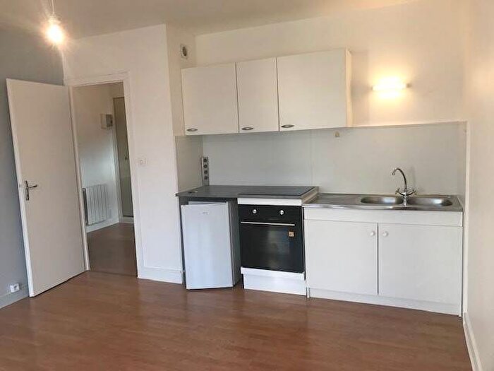 Appartement à louer - Aurillac - 2 pièces - 1 chambre