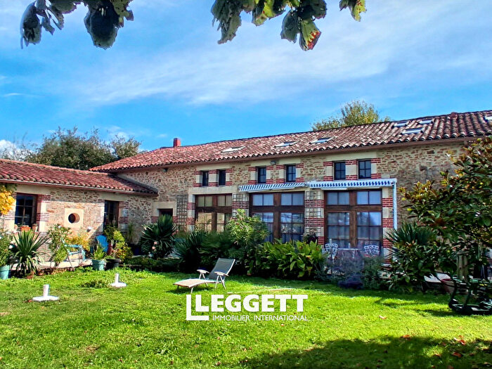 Maison à vendre - Bazoges-en-Pareds - 8 pièces - 5 chambres