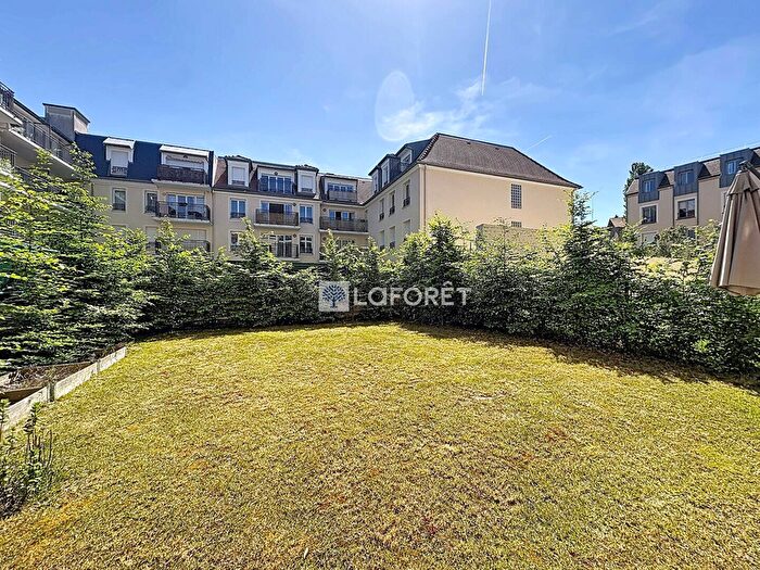 Hôtel de Ville, Saint-Cyr-lécole - Appartement 3 pièces à louer