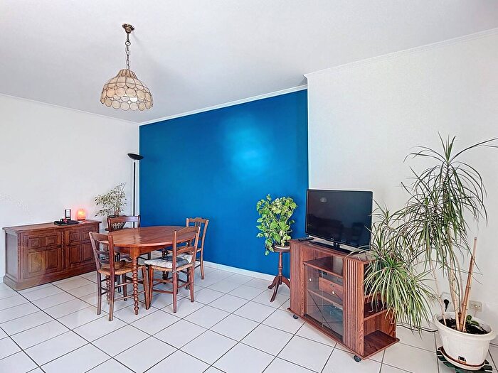 Appartement à louer - Moulin à Vent-Ernest Renan, Vénissieux - 3 pièces - 2 chambres