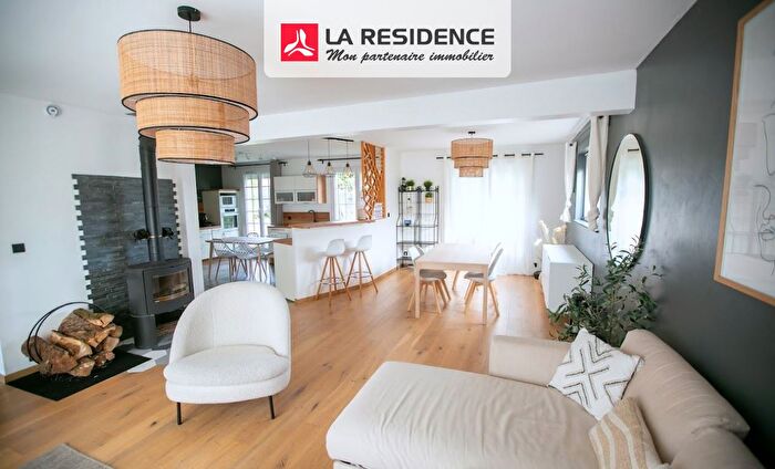 Maison à vendre - Les Clayes-sous-Bois - 6 pièces - 5 chambres