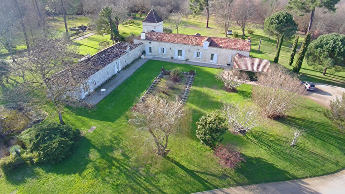 Maison à louer - Vianne - 7 pièces - 5 chambres