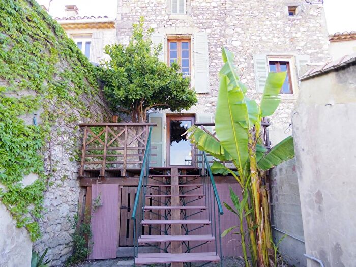 Appartement à louer - Fournès - 4 pièces - 3 chambres