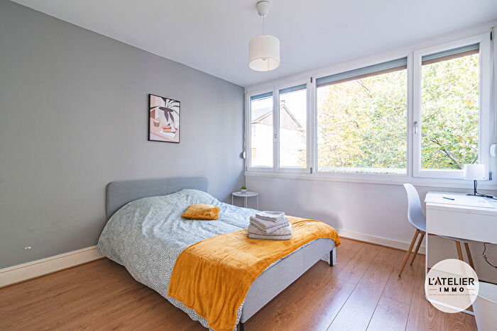 Appartement à louer - Reims, Barbâtre - 6 pièces - 4 chambres