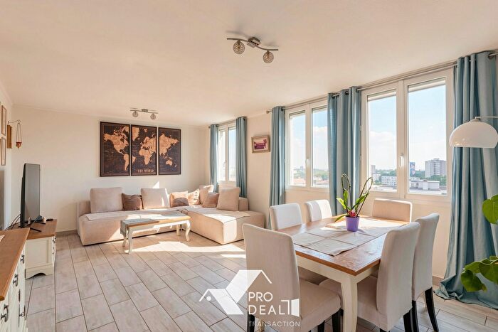 Bron, Centre-ville : Appartement 4 pièces à vendre