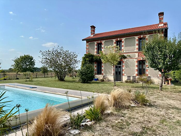 Maison à vendre - Saint-Girons-dAiguevives - 6 pièces - 4 chambres