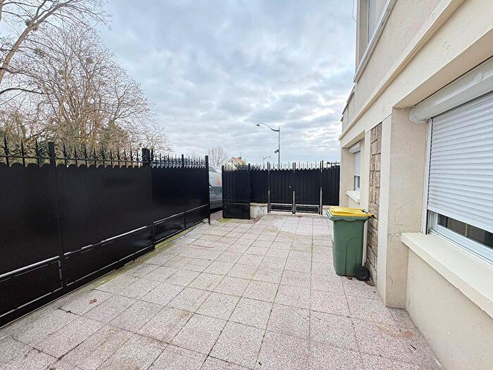 Appartement à louer - Pergaud, Le Plessis-Robinson - 4 pièces - 3 chambres