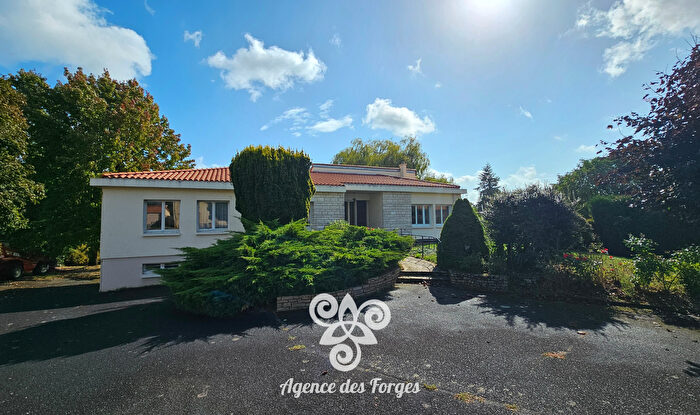 Maison à vendre - Le Puiset-Doré - 10 pièces - 5 chambres