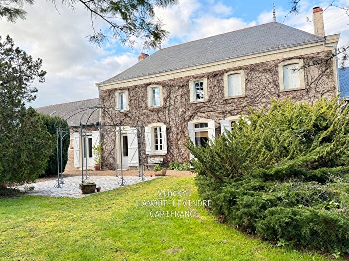 Maison à vendre - Étriché - 11 pièces - 6 chambres