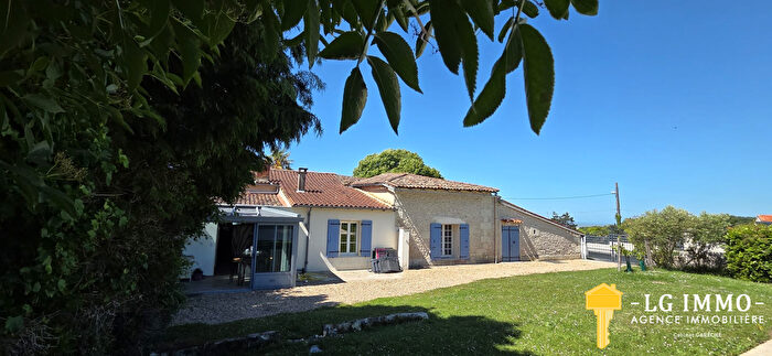 Chenac-Saint-Seurin-dUzet : Maison 6 pièces à vendre