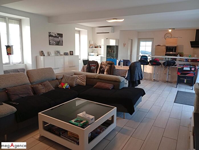 Maison à vendre - Charmeil - 5 pièces - 3 chambres