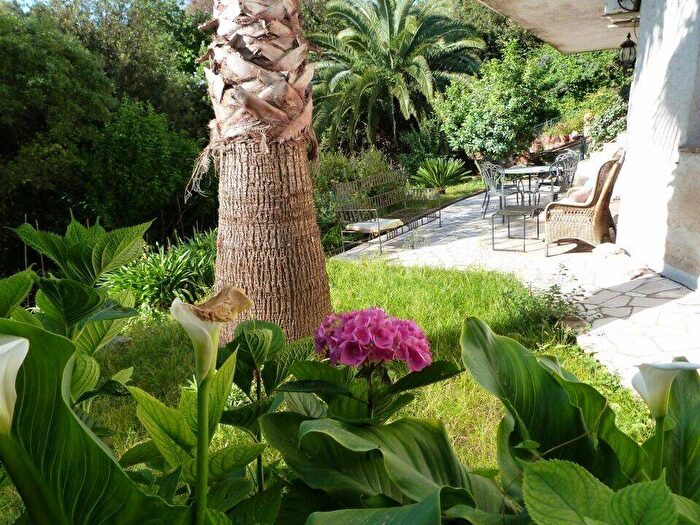 Appartement à louer - Fontmerle, Antibes - 3 pièces - 2 chambres