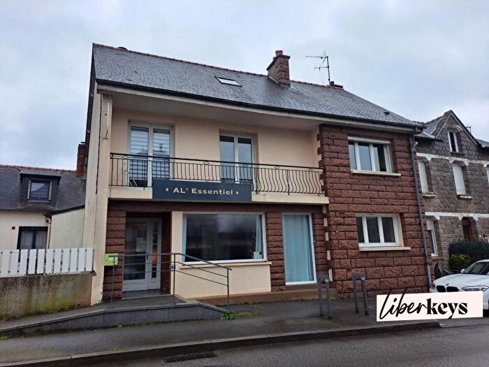 Montauban-de-Bretagne : Maison 10 pièces à vendre