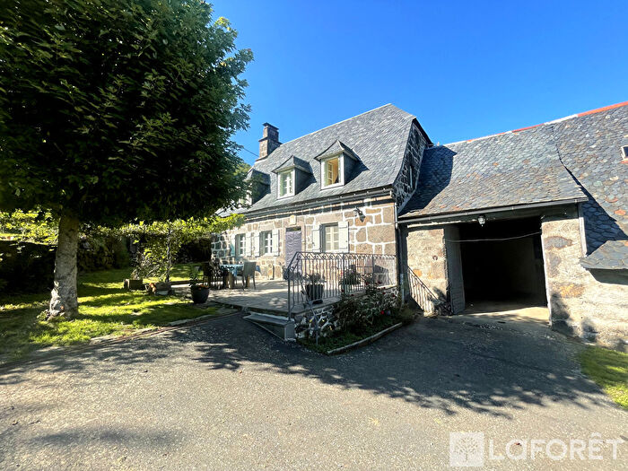 Maison à vendre - Saint-Martin-sous-Vigouroux - 6 pièces - 4 chambres