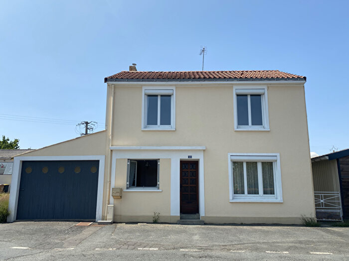 Chanteloup-les-Bois : Maison 4 pièces à vendre