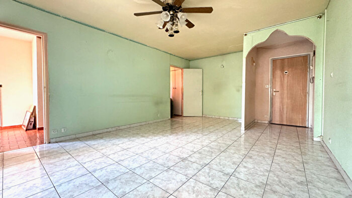 Appartement à vendre - Corbeil-Essonnes, Tarterêts - 5 pièces - 4 chambres