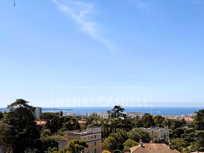 Cannes, Californie Pezou : Appartement 3 pièces à vendre