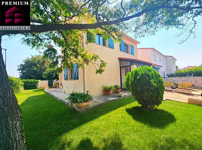 Maison 4 pièces à Baho, à vendre