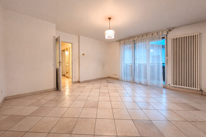 Appartement à vendre - Décines-Charpieu, Centre-ville - 2 pièces - 1 chambre