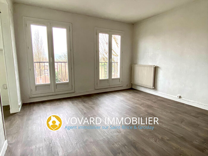 Appartement à louer - Saint-Brice-sous-Forêt, Centre-ville, Clos - 1 pièce