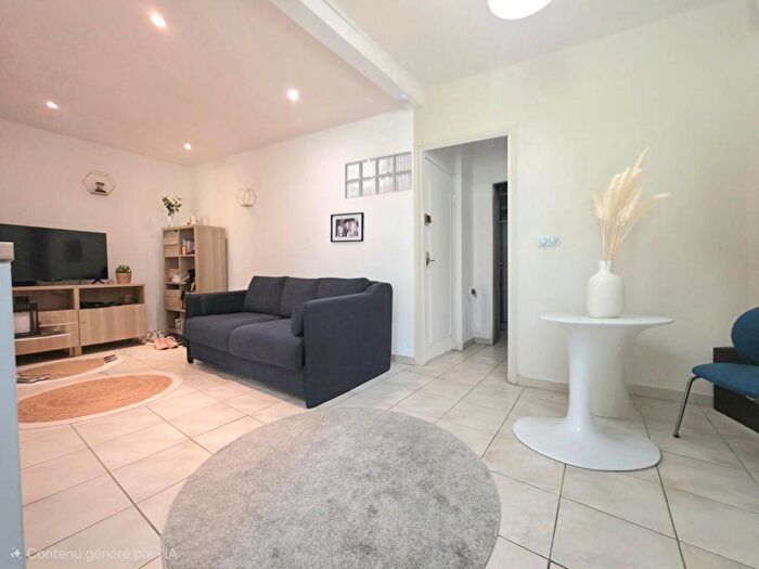 Appartement à vendre - Bormes-les-Mimosas, Centre-ville, Le Pin - 2 pièces - 1 chambre