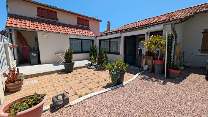 Sardon - Maison 9 pièces à vendre